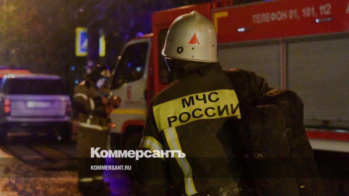 Пожарные спасли женщин и детей из горящего дома в Южном городе